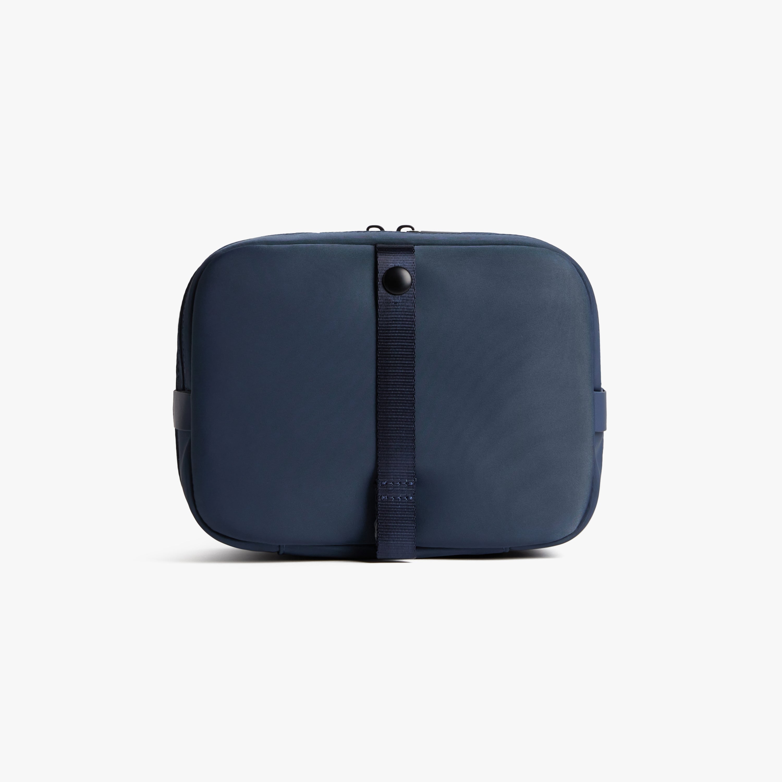 Metro Hanging Toiletry Case | Monos Australia Luggage & Bags